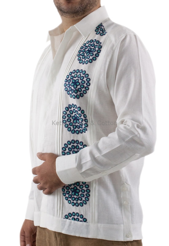 Guayabera de Hombre con Bordado en Azul